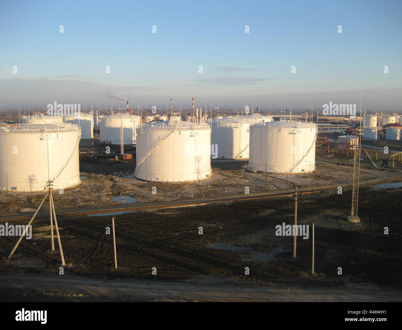 Hydrogen fuel storage tanks hi-res stock photography and images - Alamy