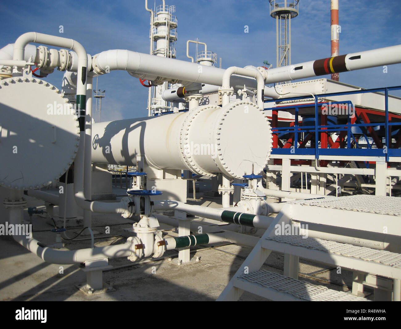 Heat exchangers in a refinery Stock Photo - Alamy