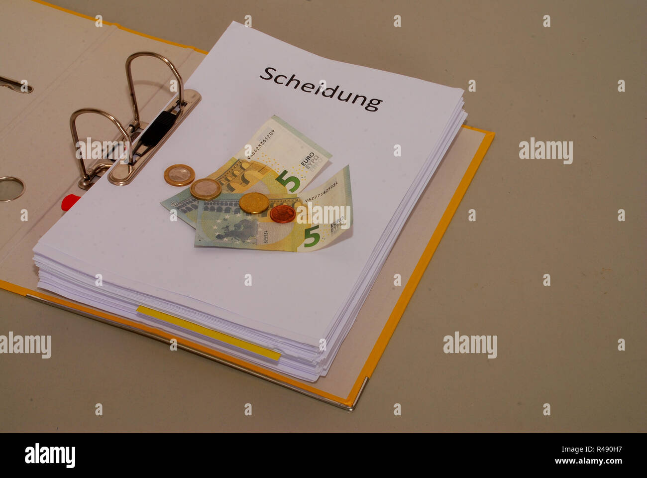 open file divorce with money Stock Photo - Alamy
