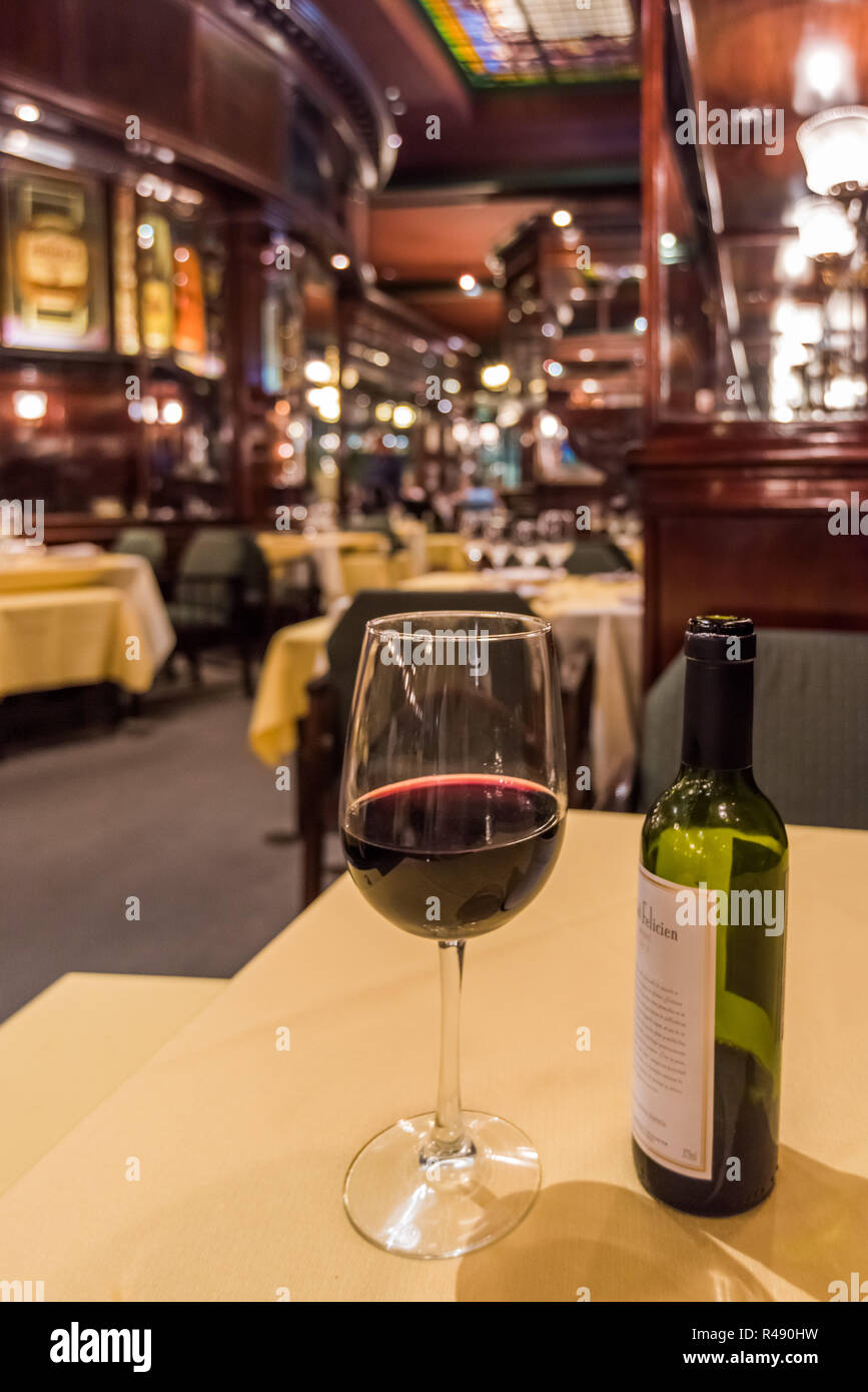 Inside wine glass hi-res stock photography and images - Alamy