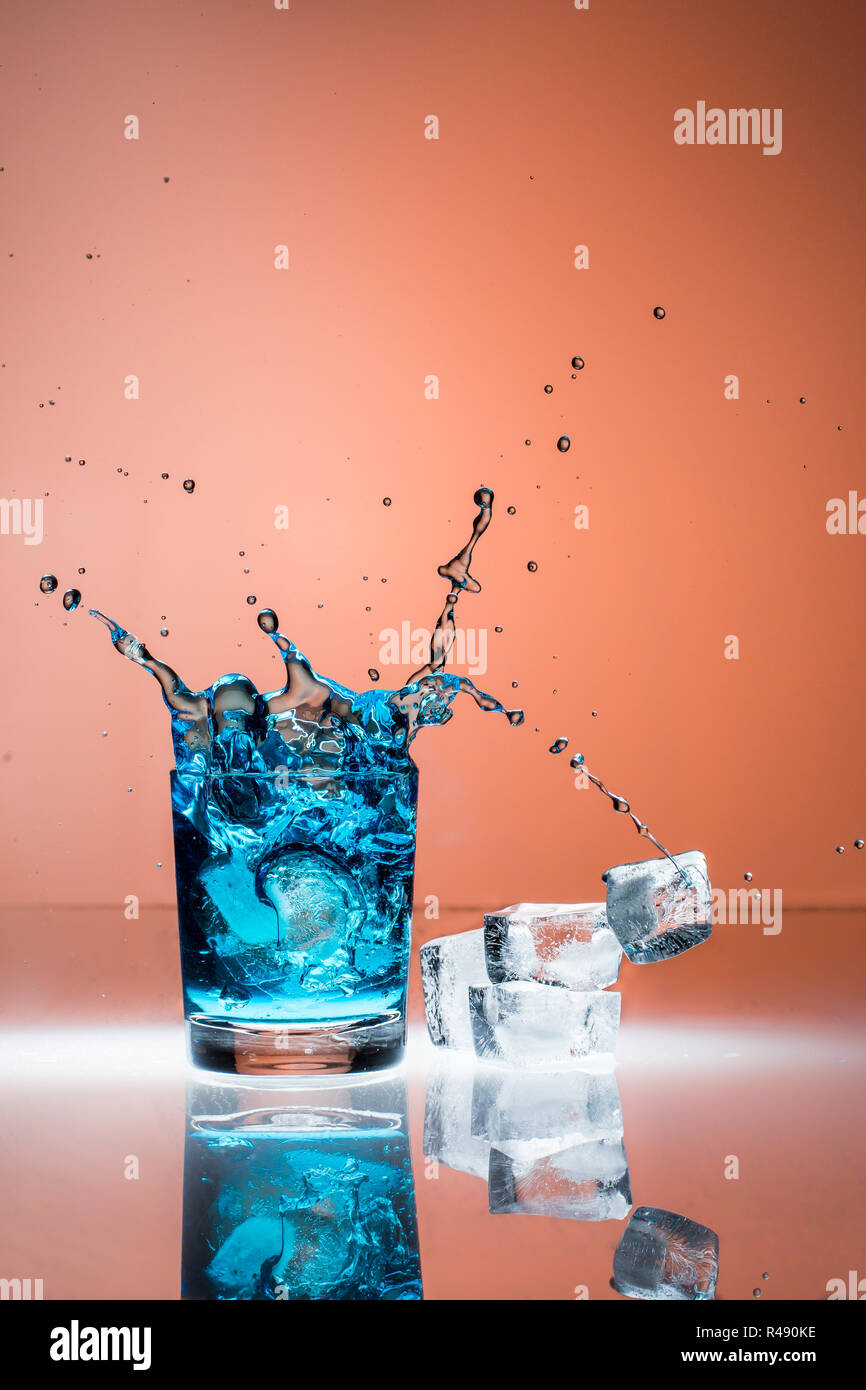 ice cube splash Stock Photo - Alamy