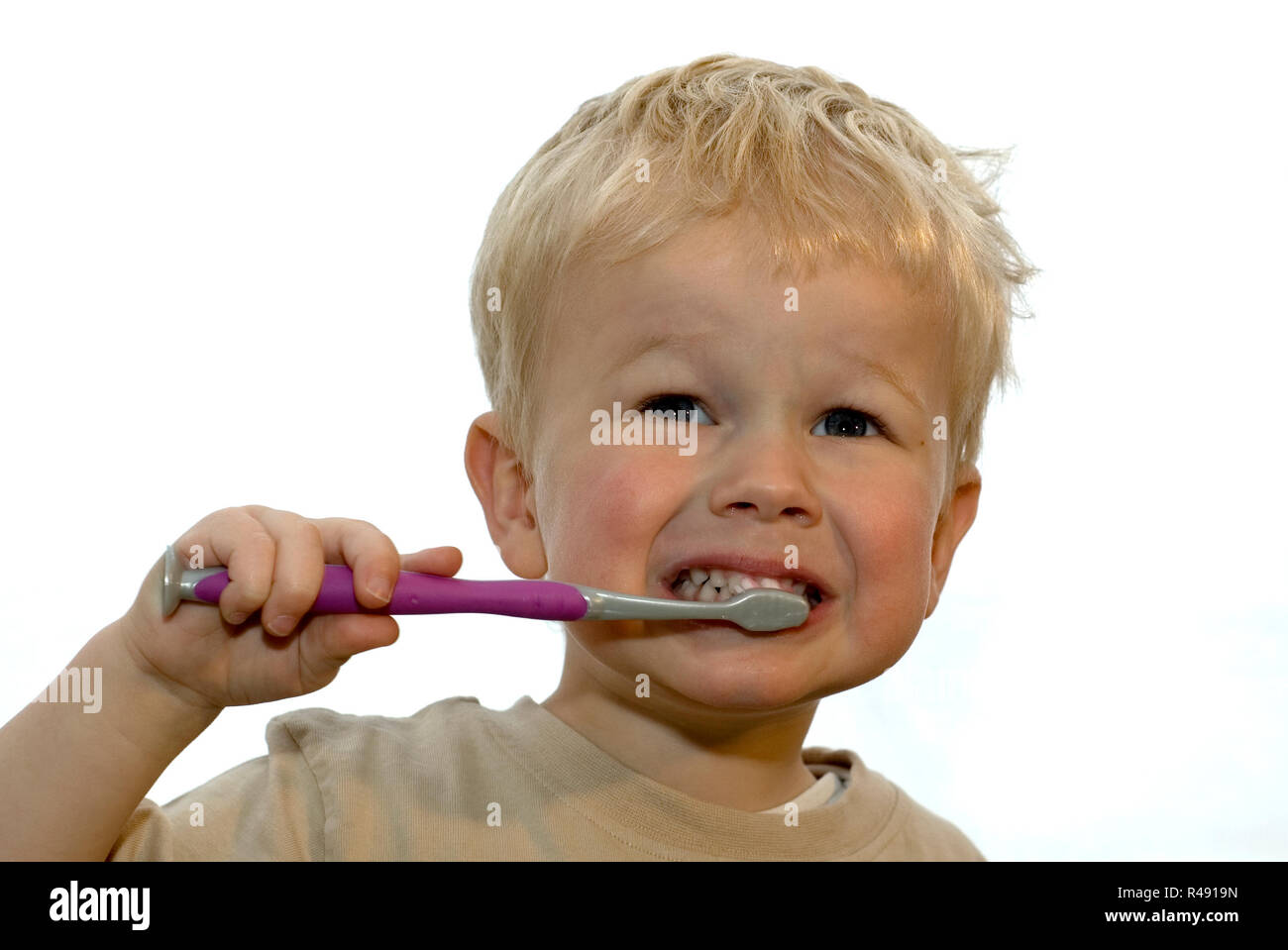 Kid brushing teeth Stock Photo - Alamy