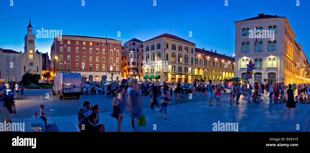Split square hi-res stock photography and images - Alamy
