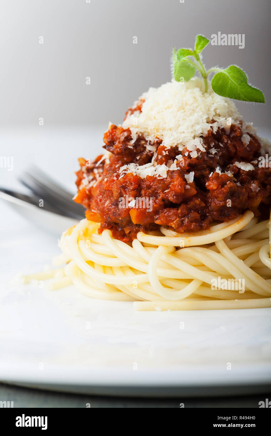 spaghetti with bolognese sauce on a plate Stock Photo - Alamy