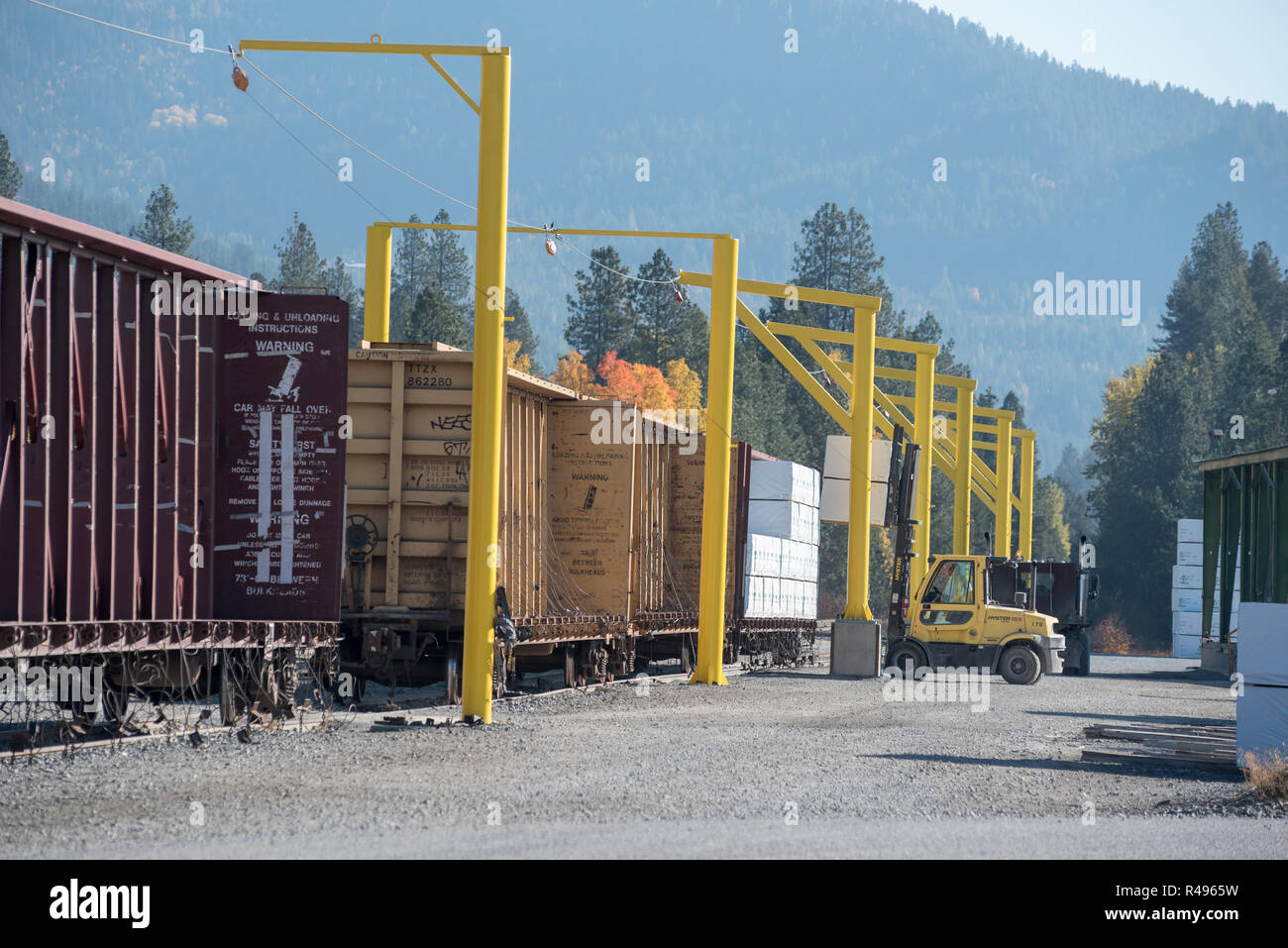 Railroad lumber hi-res stock photography and images - Alamy