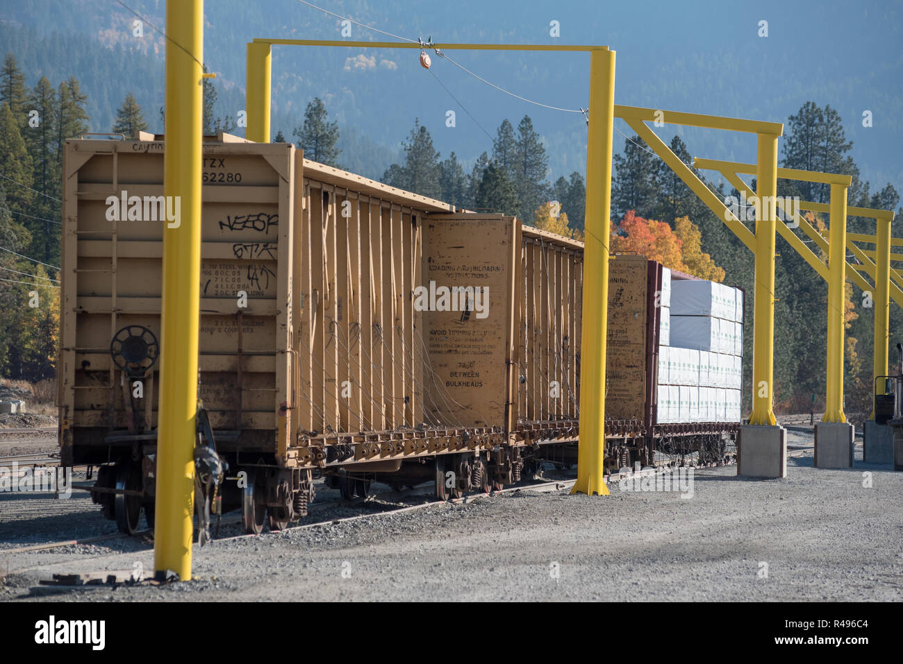 Centerbeam flatcars hi-res stock photography and images - Alamy