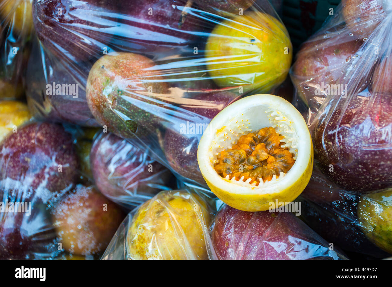 Passion fruit farm hi-res stock photography and images - Alamy