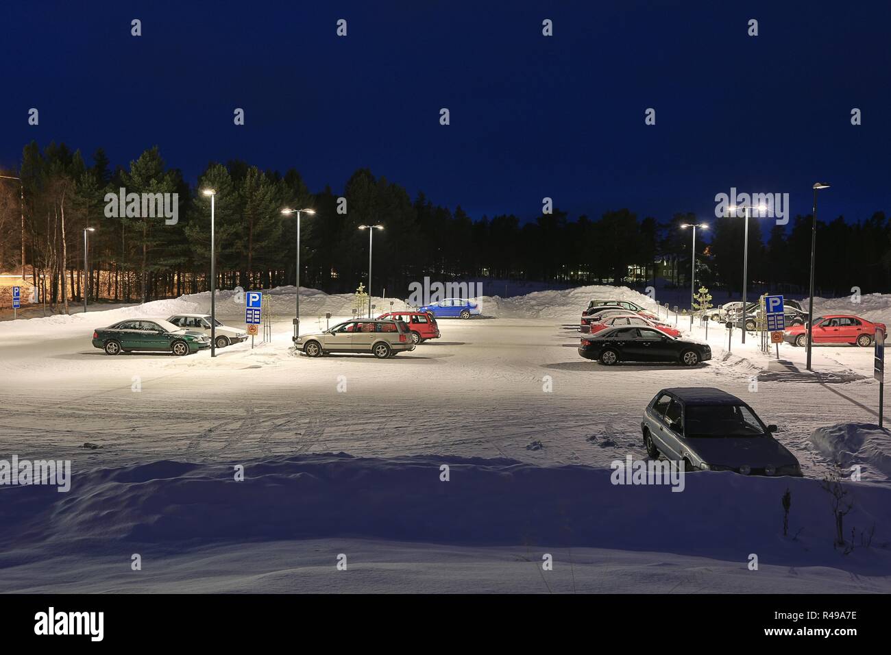 Snowy carpark hi-res stock photography and images - Alamy