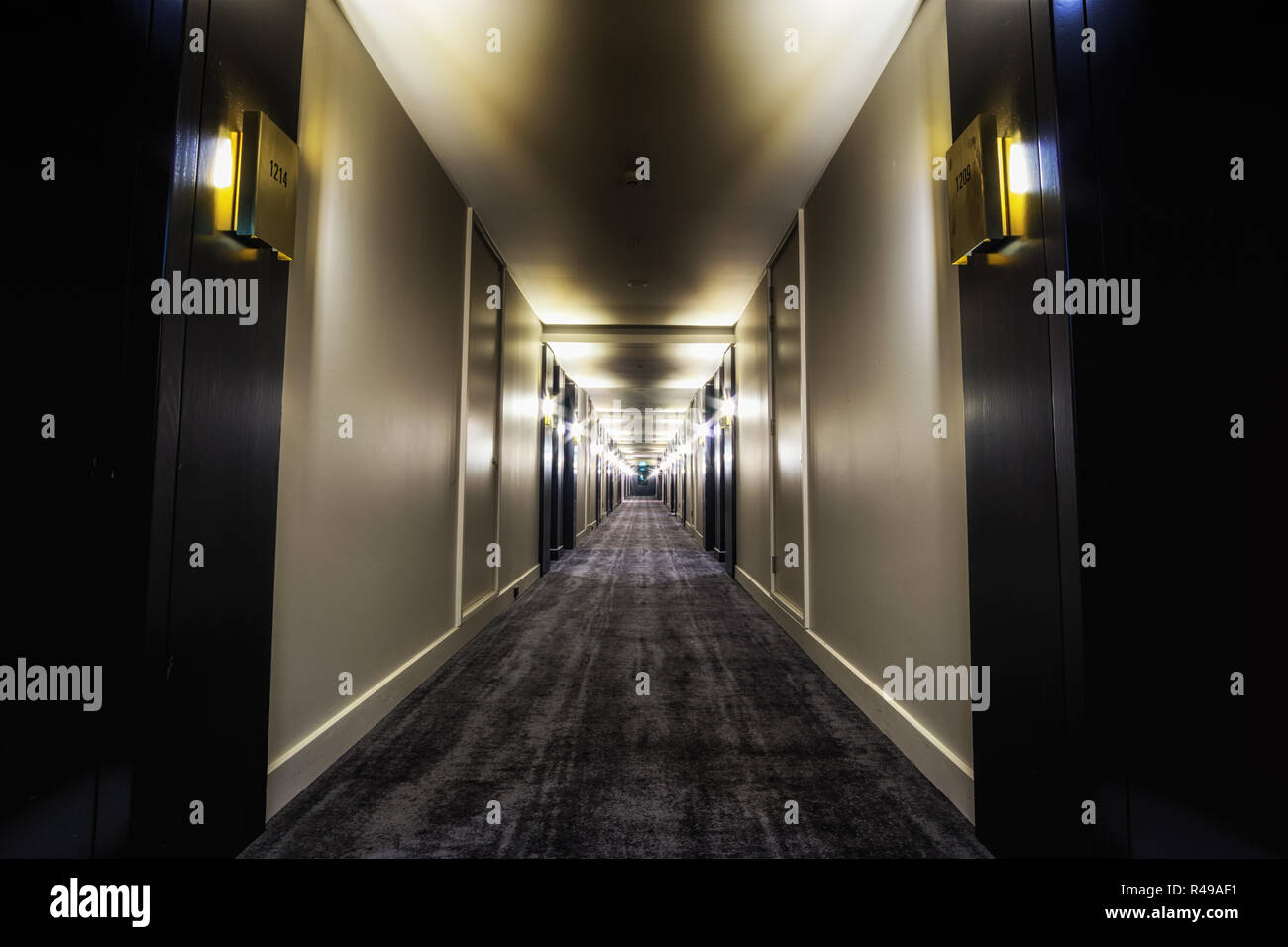 Hotel hallways hi-res stock photography and images - Alamy