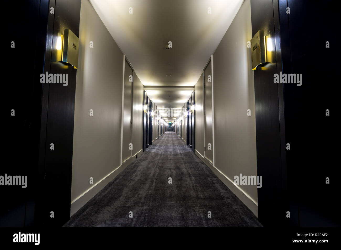 Hotel hallway hi-res stock photography and images - Alamy