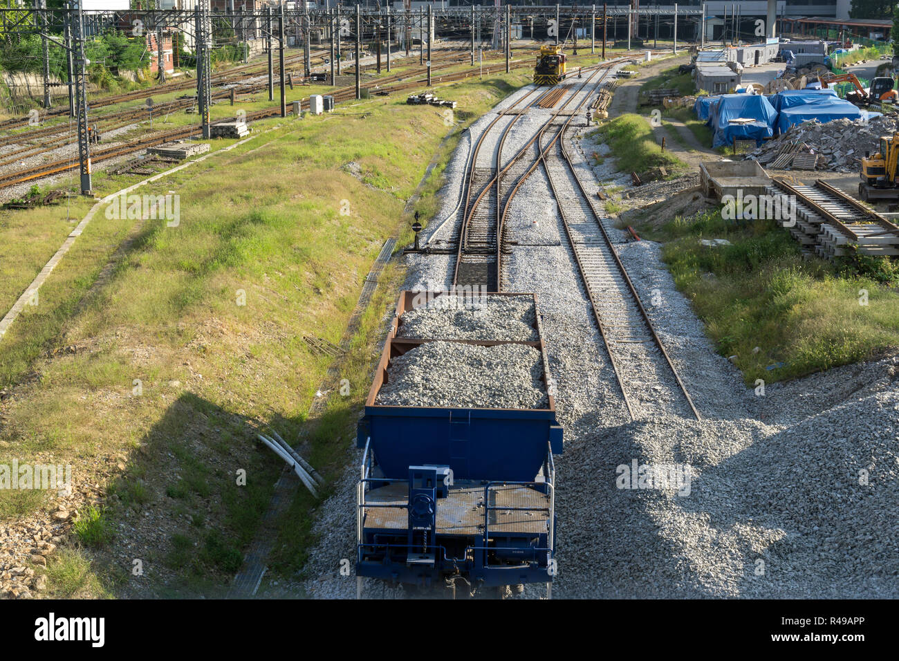Crushed stone railway track ballast hi-res stock photography and images ...
