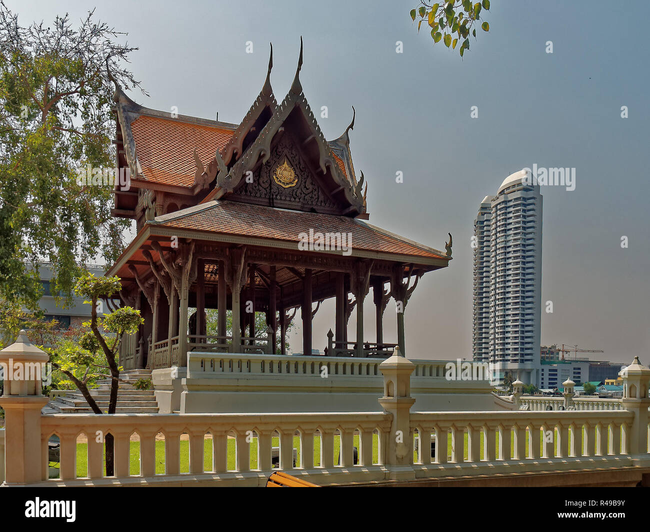 Thailand tradition modernity hi-res stock photography and images - Alamy