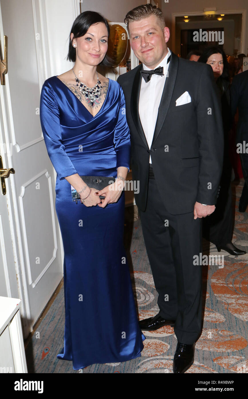 Lina van de Mars mit Steve Feige, Blauer Ball 2016 im Hotel Atlantic ...