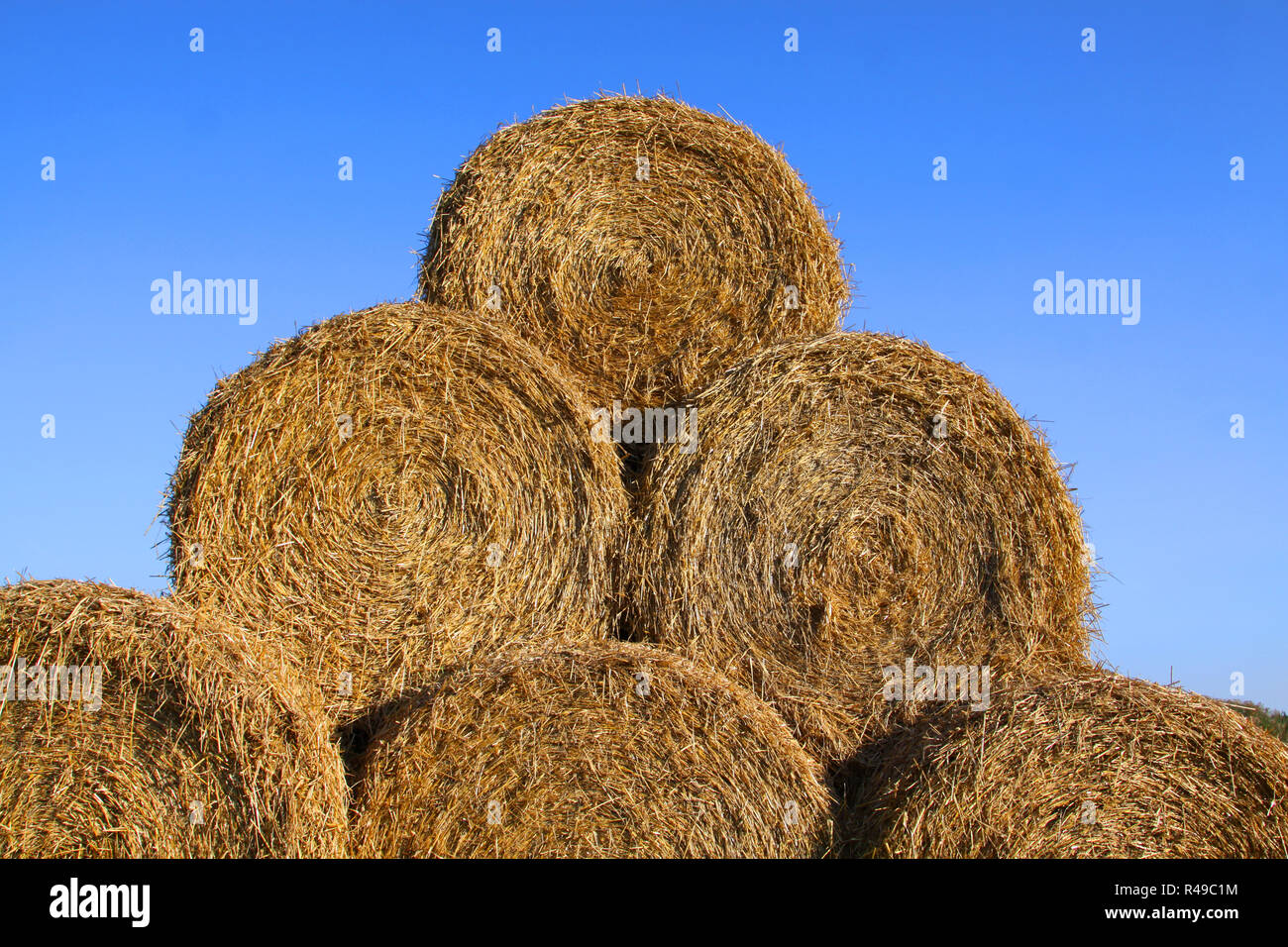 Straw rollers hi-res stock photography and images - Alamy