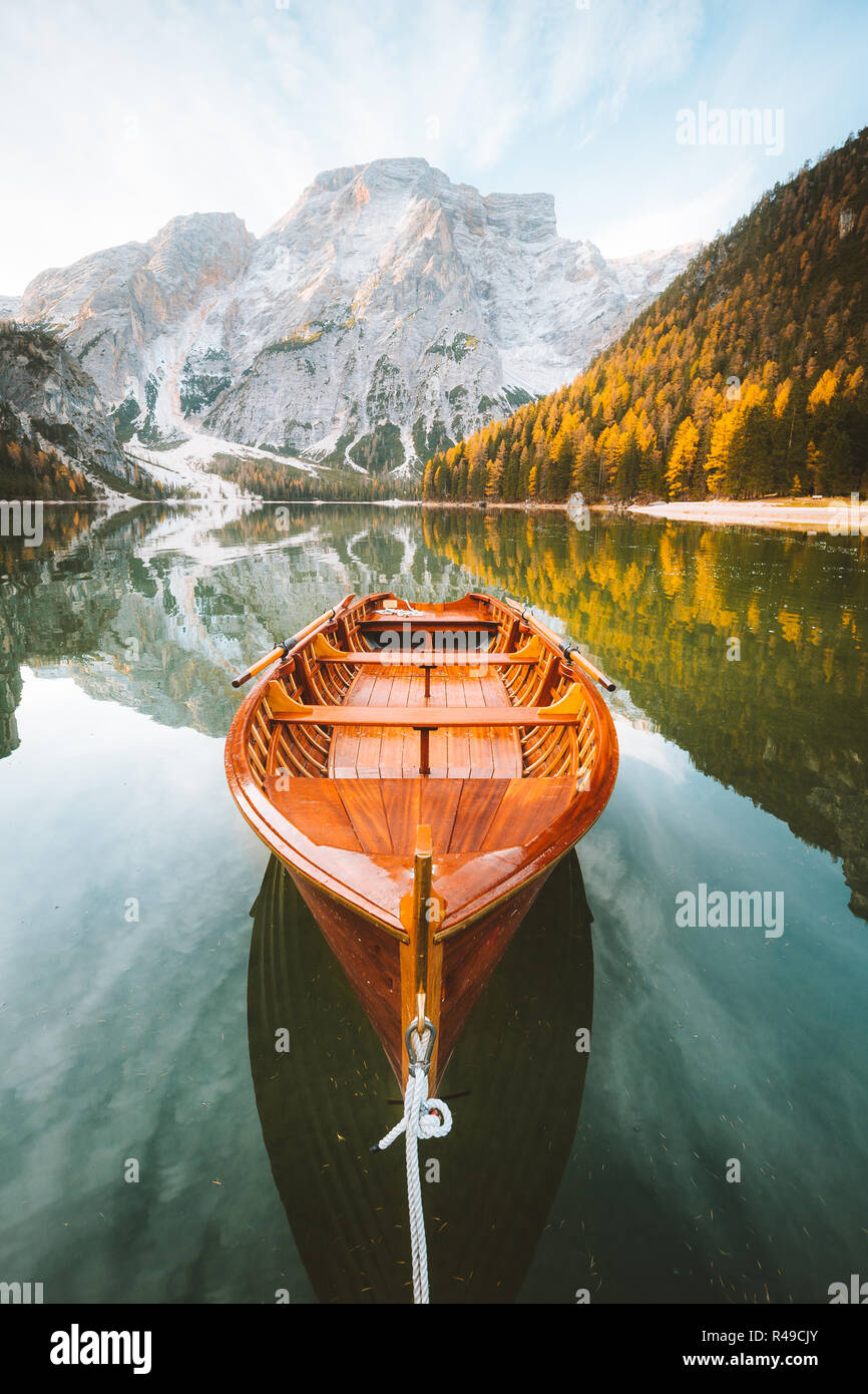 Vintage rowing boat hi-res stock photography and images - Alamy