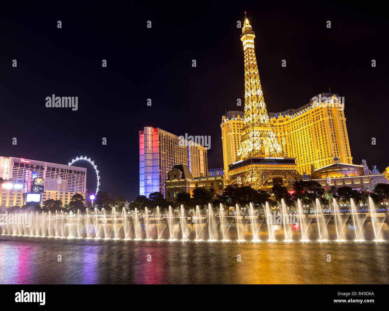 Fountain in front of the eiffel tower hi-res stock photography and ...
