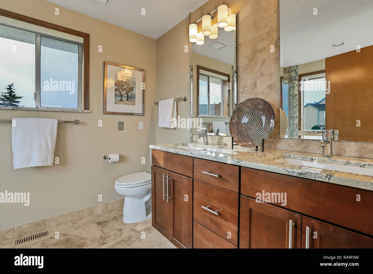Bathroom with large mirror and granite counter top Stock Photo - Alamy
