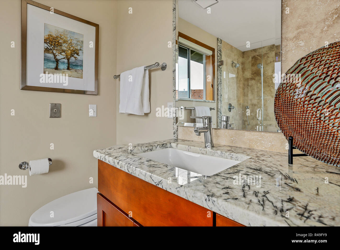Bathroom with large mirror and granite counter top Stock Photo - Alamy