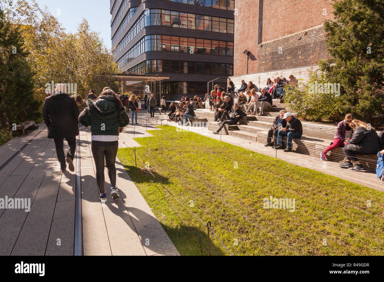The High Line an urban park on a old elevated railway line, Chelsea ...