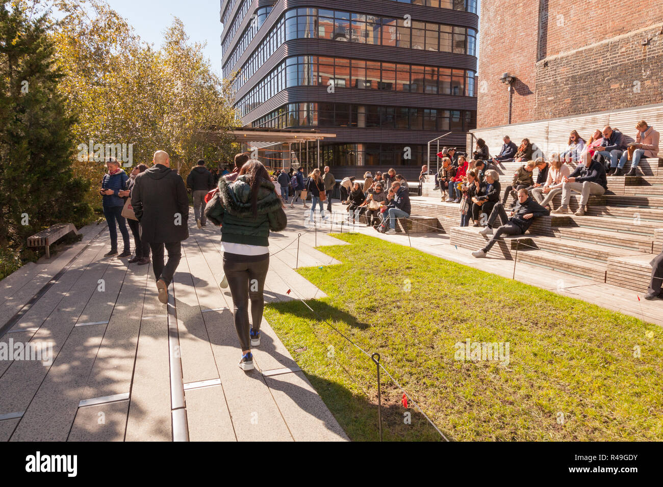 The High Line an urban park on a old elevated railway line, Chelsea ...