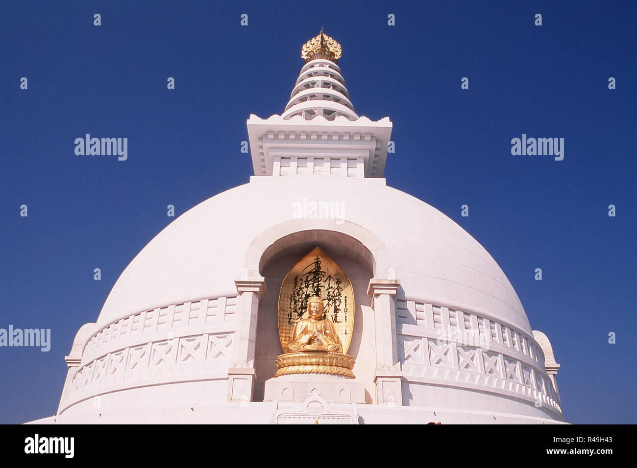 Gilded statue of Lord Buddha Sermon position, Rajgir, Bihar, India ...