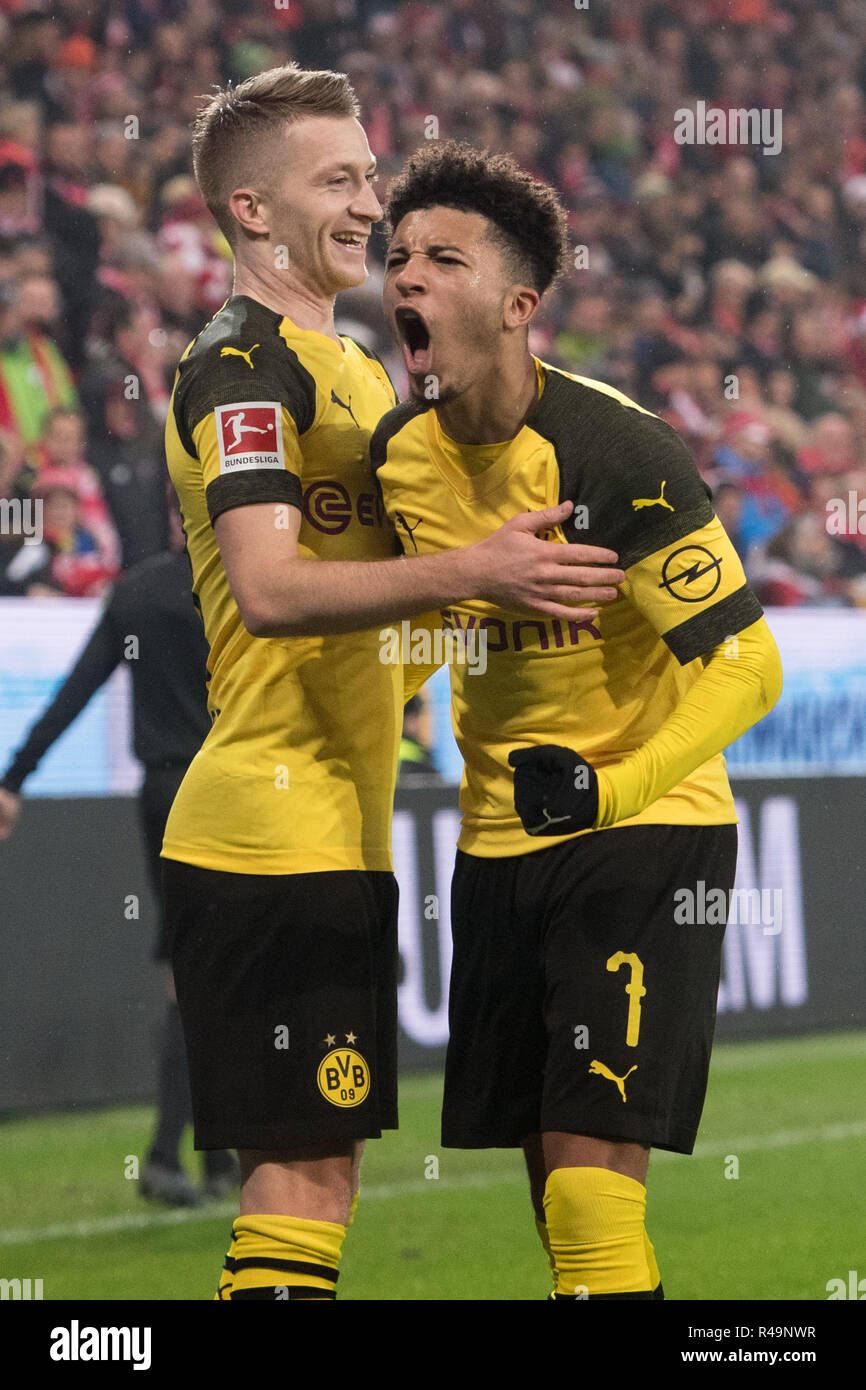 Marco REUS (left, DO) and Jadon SANCHO (DO) cheer for the goal to make ...