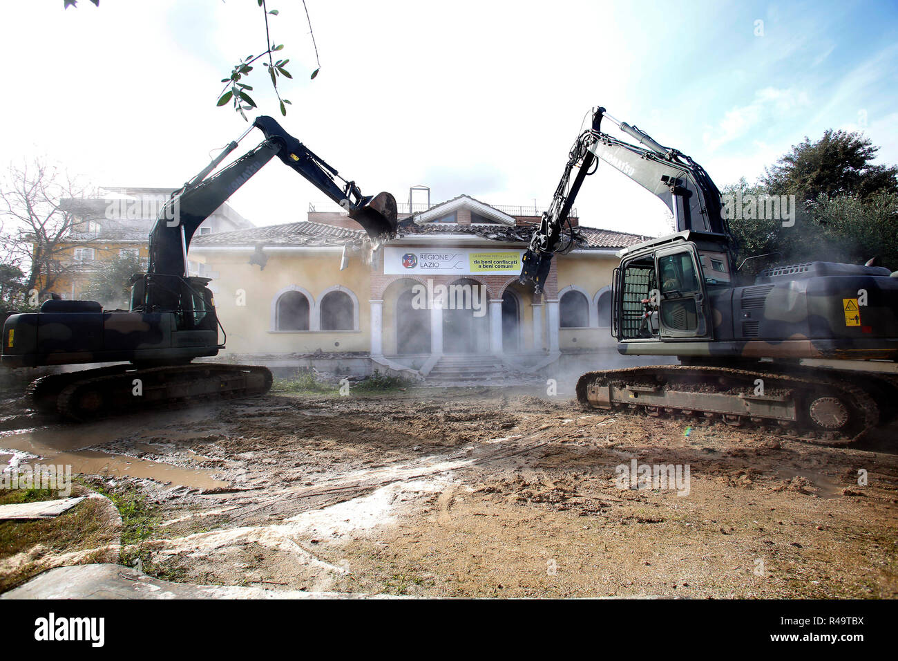 Rome, Italy. 26th November, 2018. Another Casamonica mobster clan villa ...