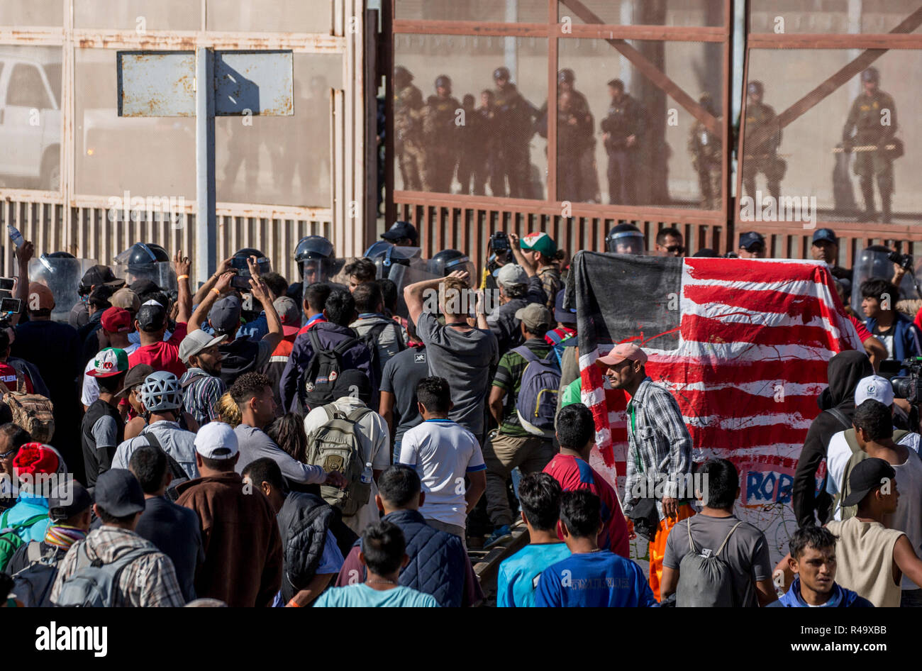 Cross border tijuana hi-res stock photography and images - Alamy
