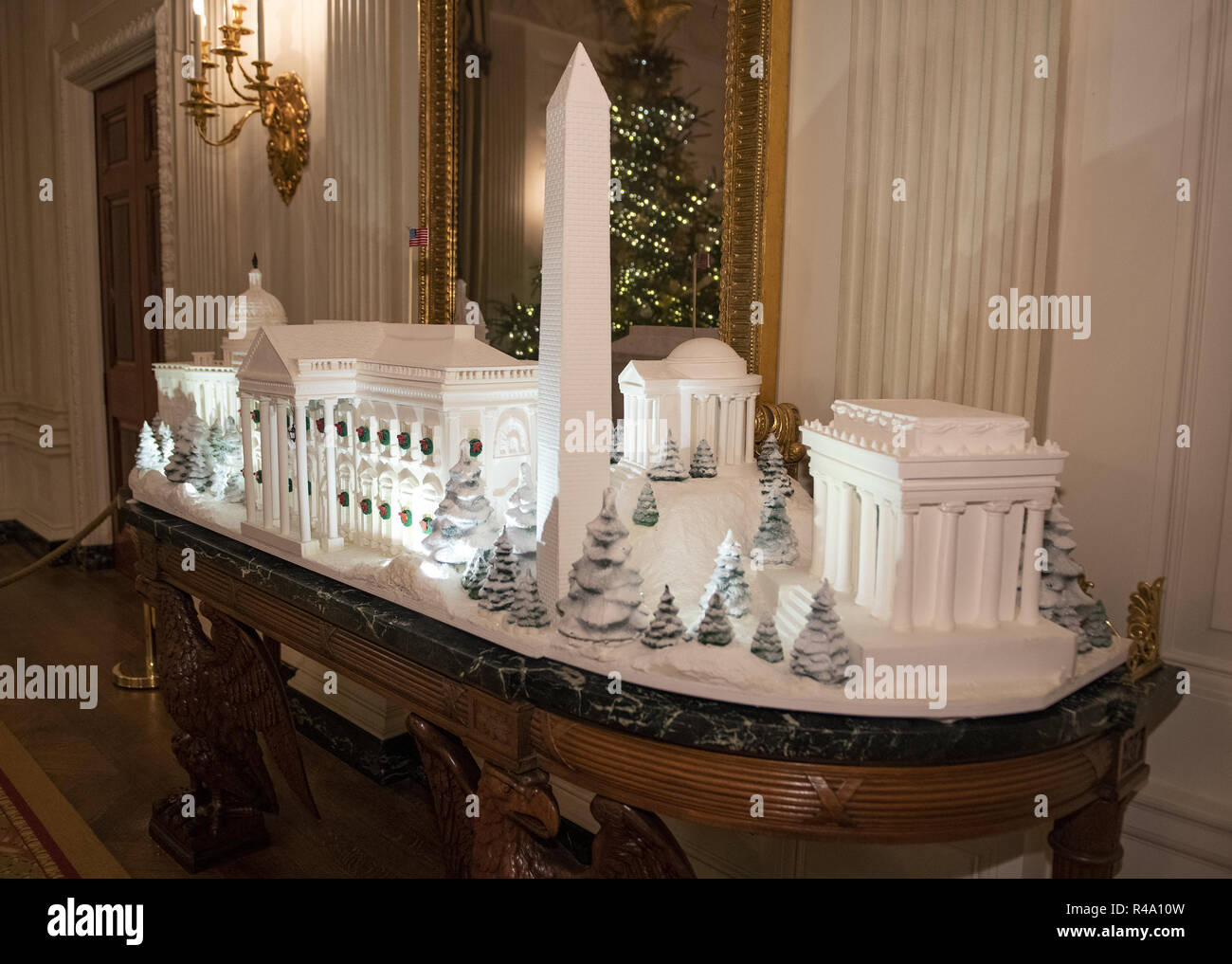 Gingerbread centerpiece hi-res stock photography and images - Alamy