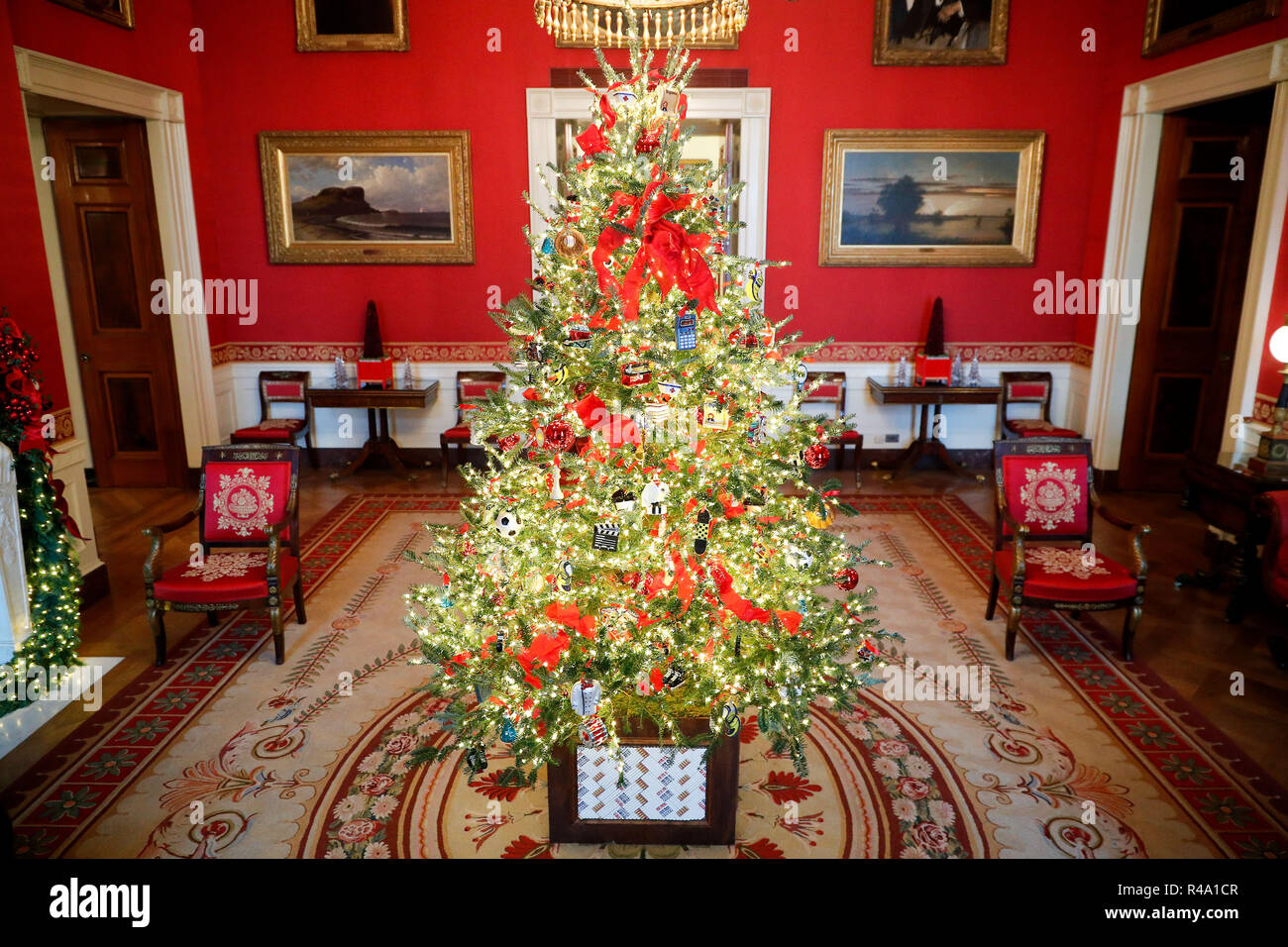 Red room white house dc hi-res stock photography and images - Alamy