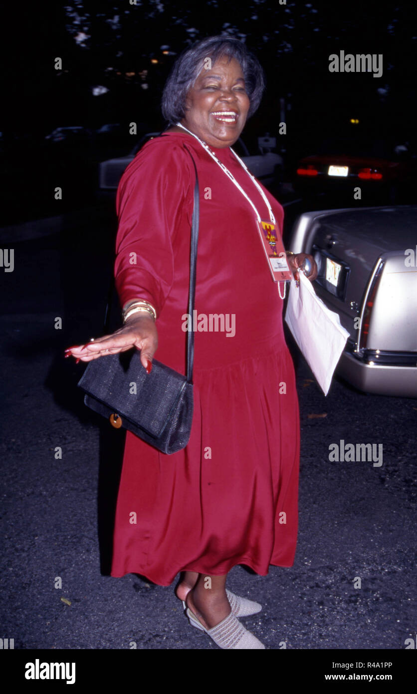 ***FILE PHOTO*** Vernita Lee, mother of Oprah Winfrey, has passed away ...