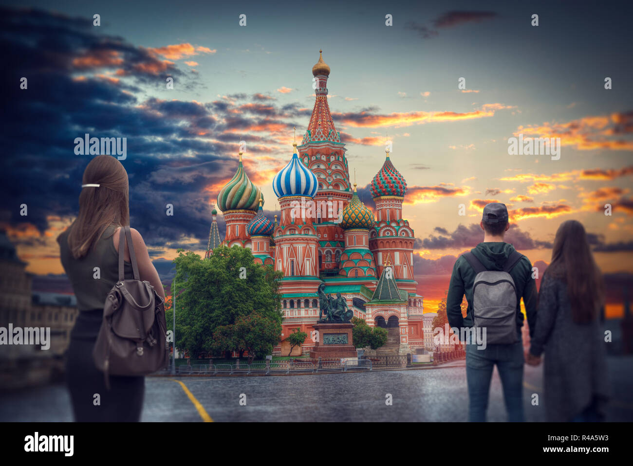 Moscow red square old woman hi-res stock photography and images - Alamy