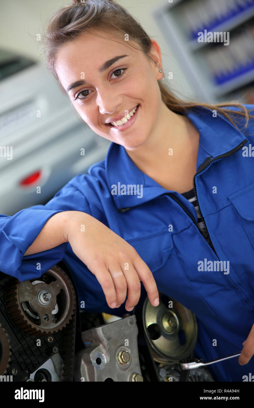 Portrait of student girl in auto mechanics Stock Photo - Alamy