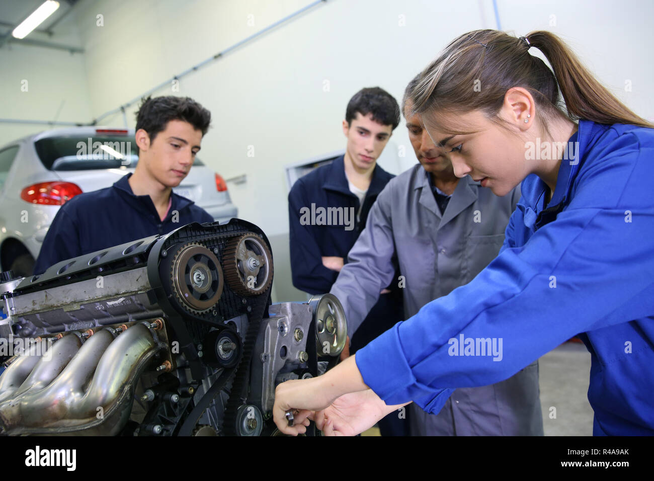 Motor mechanics class hi-res stock photography and images - Alamy