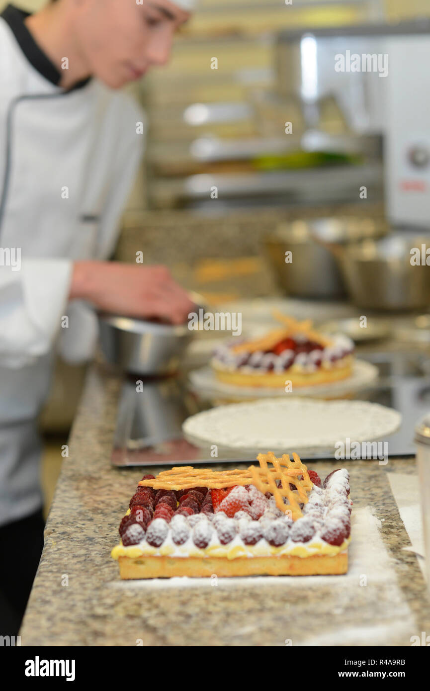 Pastry cook student making cake Stock Photo - Alamy