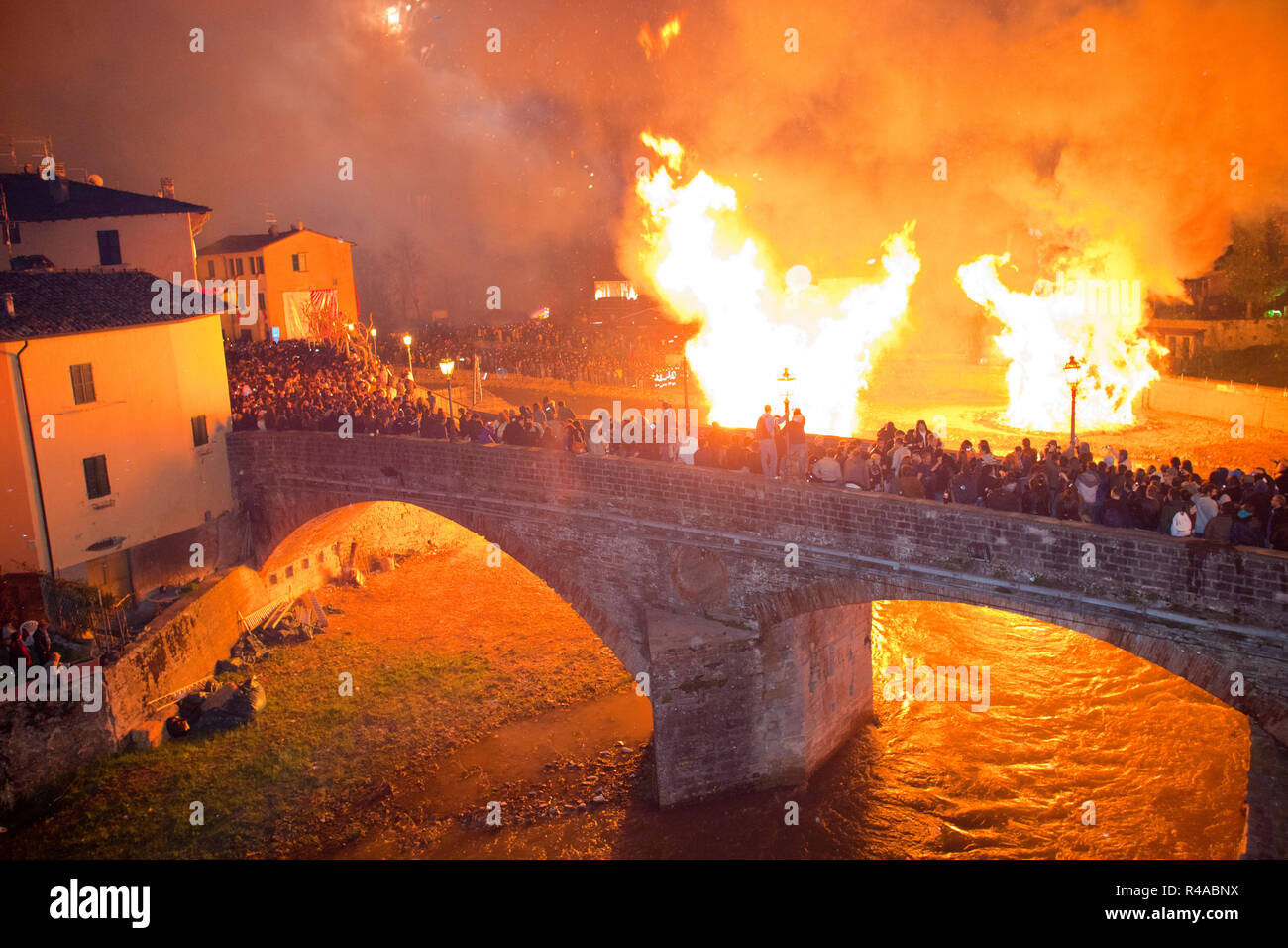 haystacks on fire, festival of bonfires, rocca san casciano, emilia ...