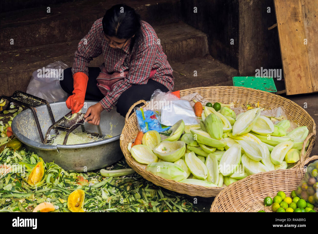 Woman grating green papaya for salad at Psar Chas Old Market in the ...