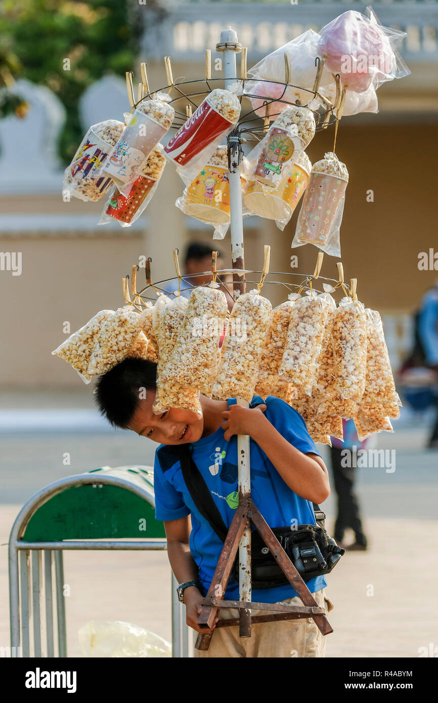 Vendor Popcorn High Resolution Stock Photography and Images - Alamy