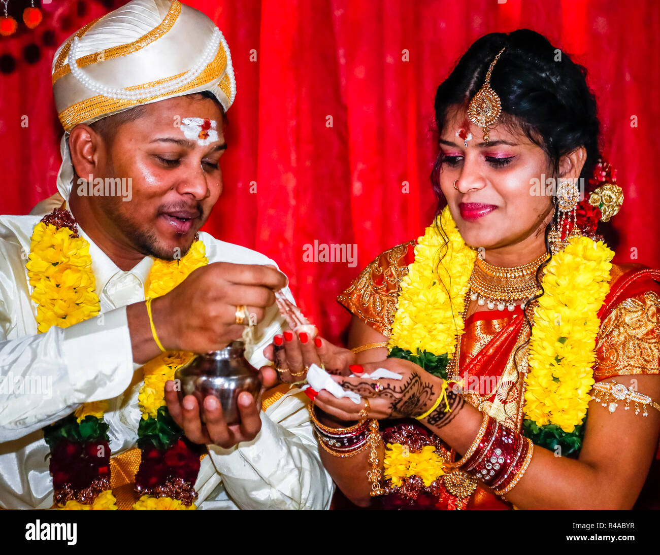 Hindu wedding hi-res stock photography and images - Alamy