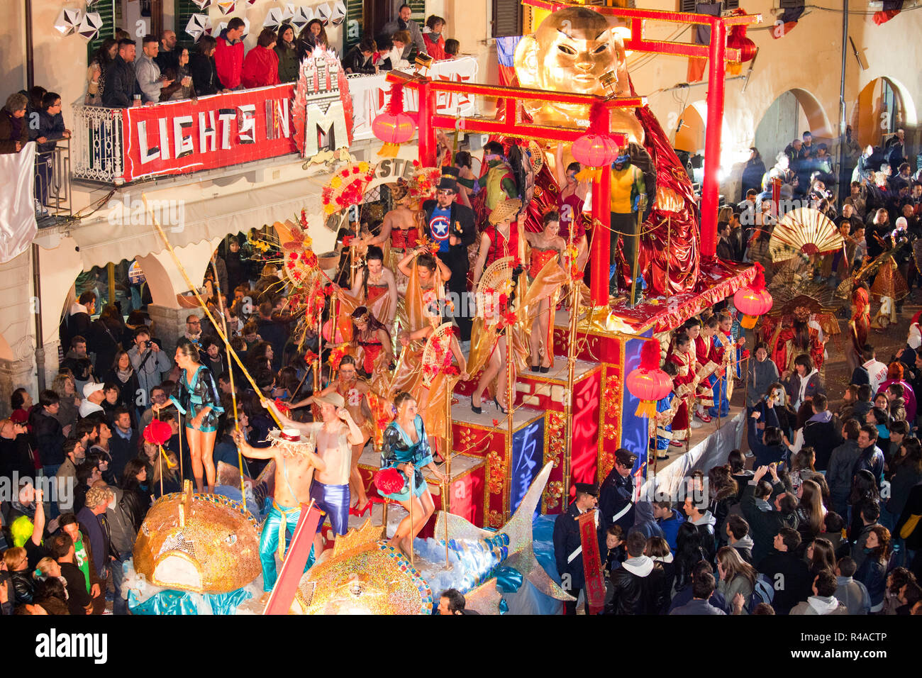 Parade float eagle hi-res stock photography and images - Alamy
