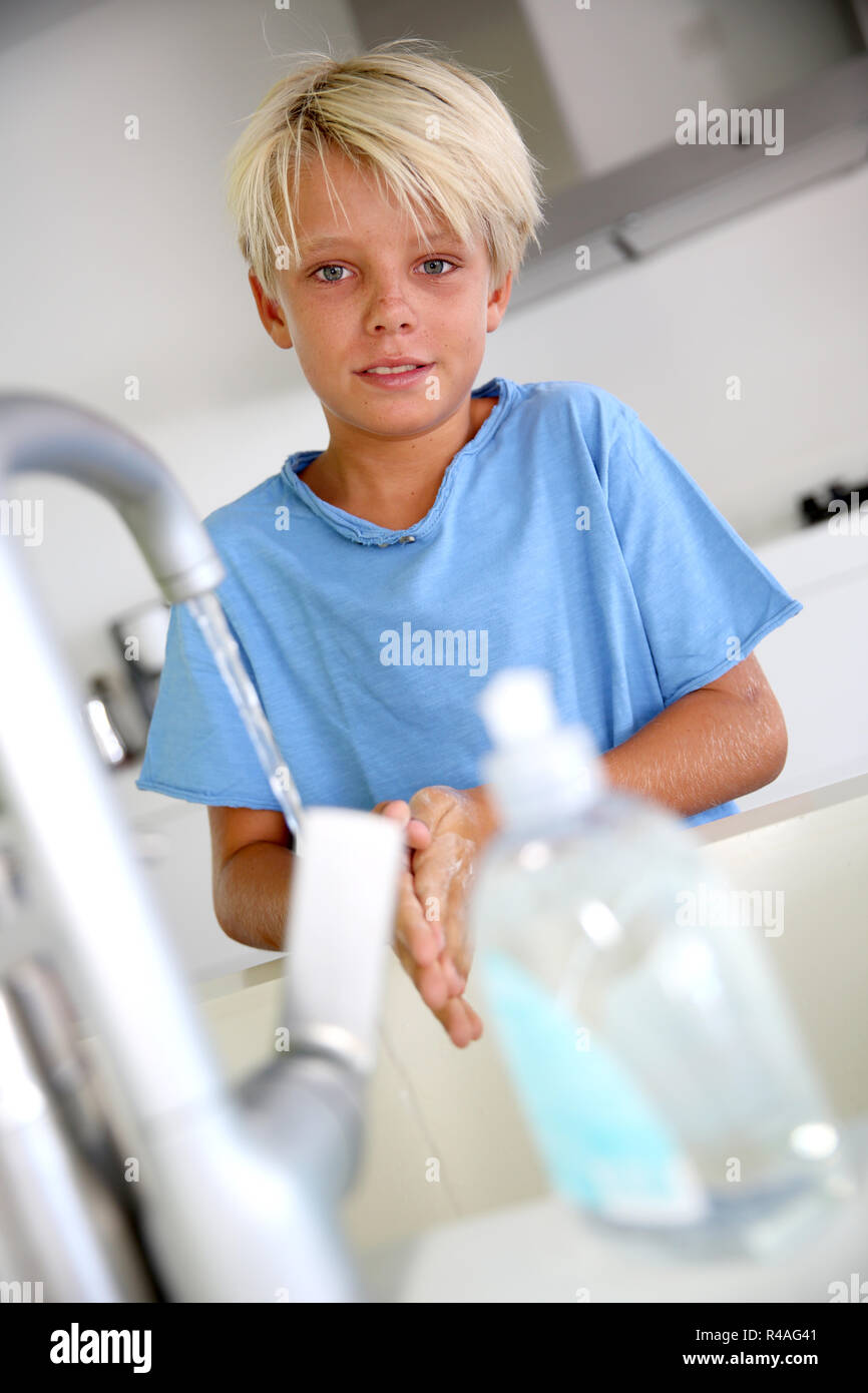 Young boy washing his hands Stock Photo - Alamy