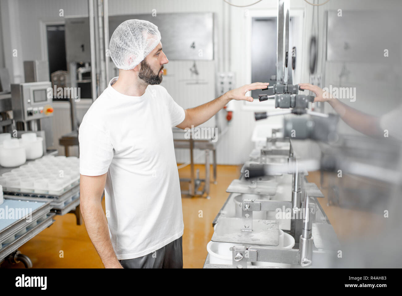 Process machine pressing cheese manufacturing hi-res stock photography ...