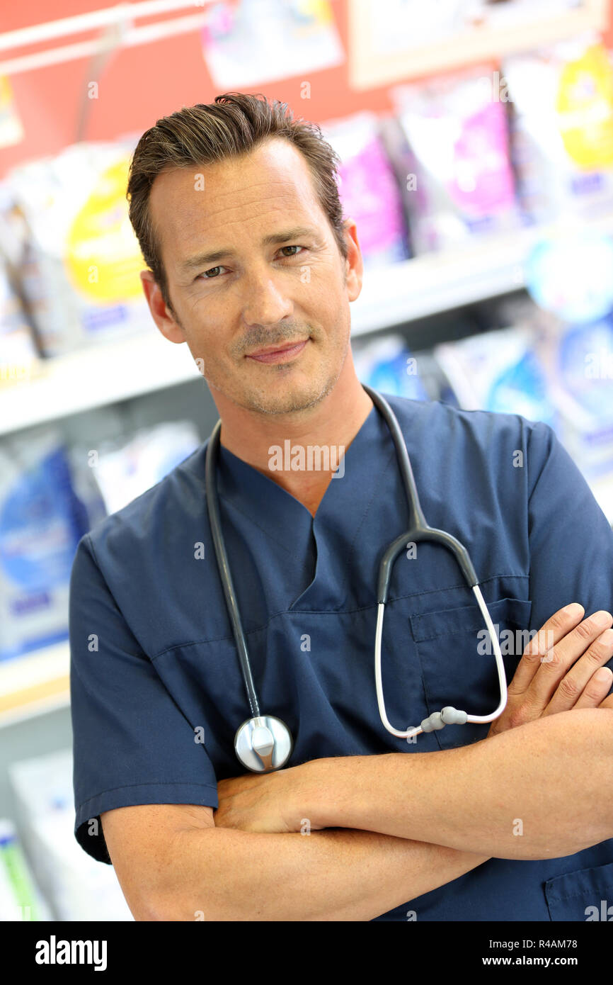 Portrait of veterinarian in uniform Stock Photo - Alamy