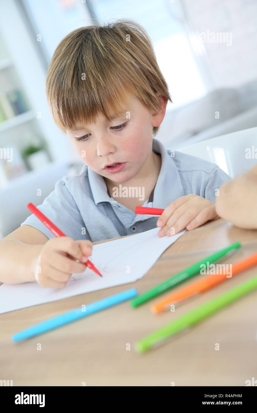 Portrait of smiling 6-year-old boy making drawing Stock Photo - Alamy