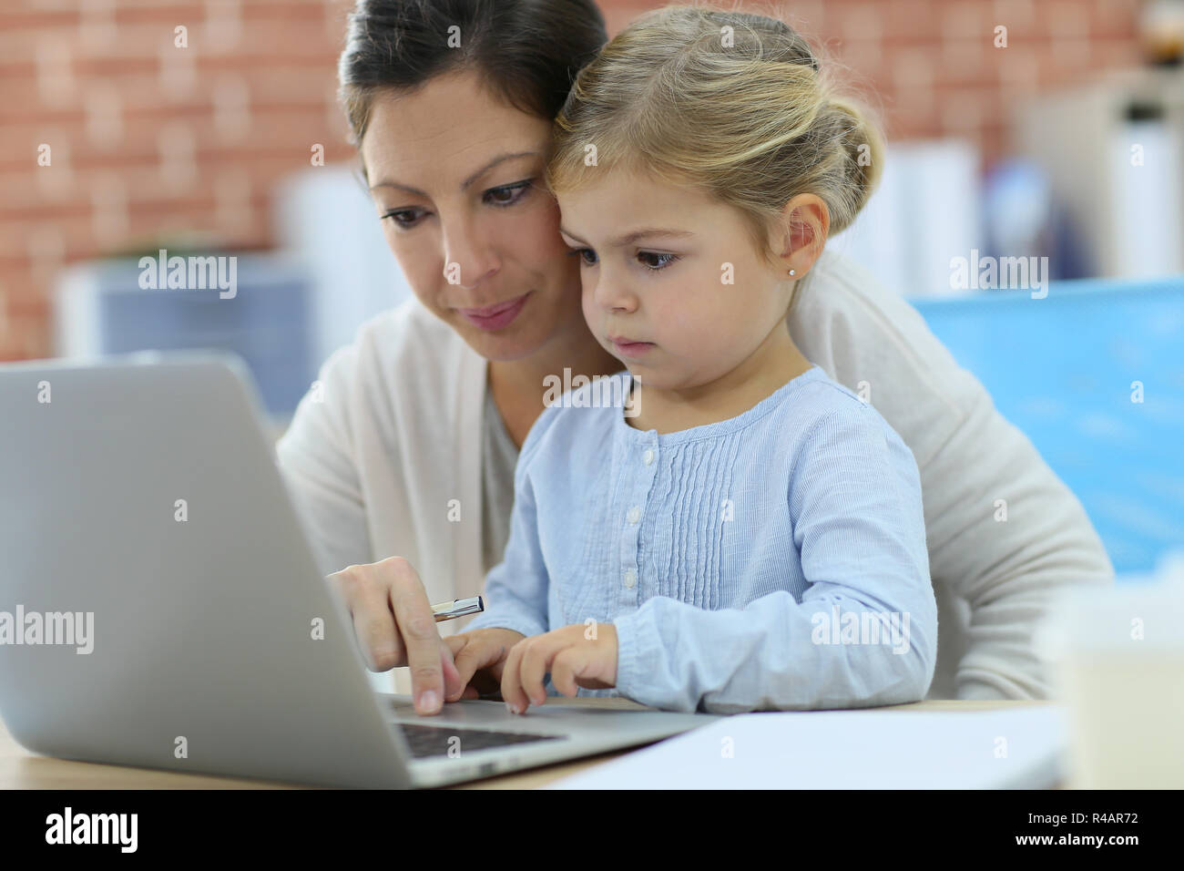 Mother and little girl using laptop computer Stock Photo - Alamy