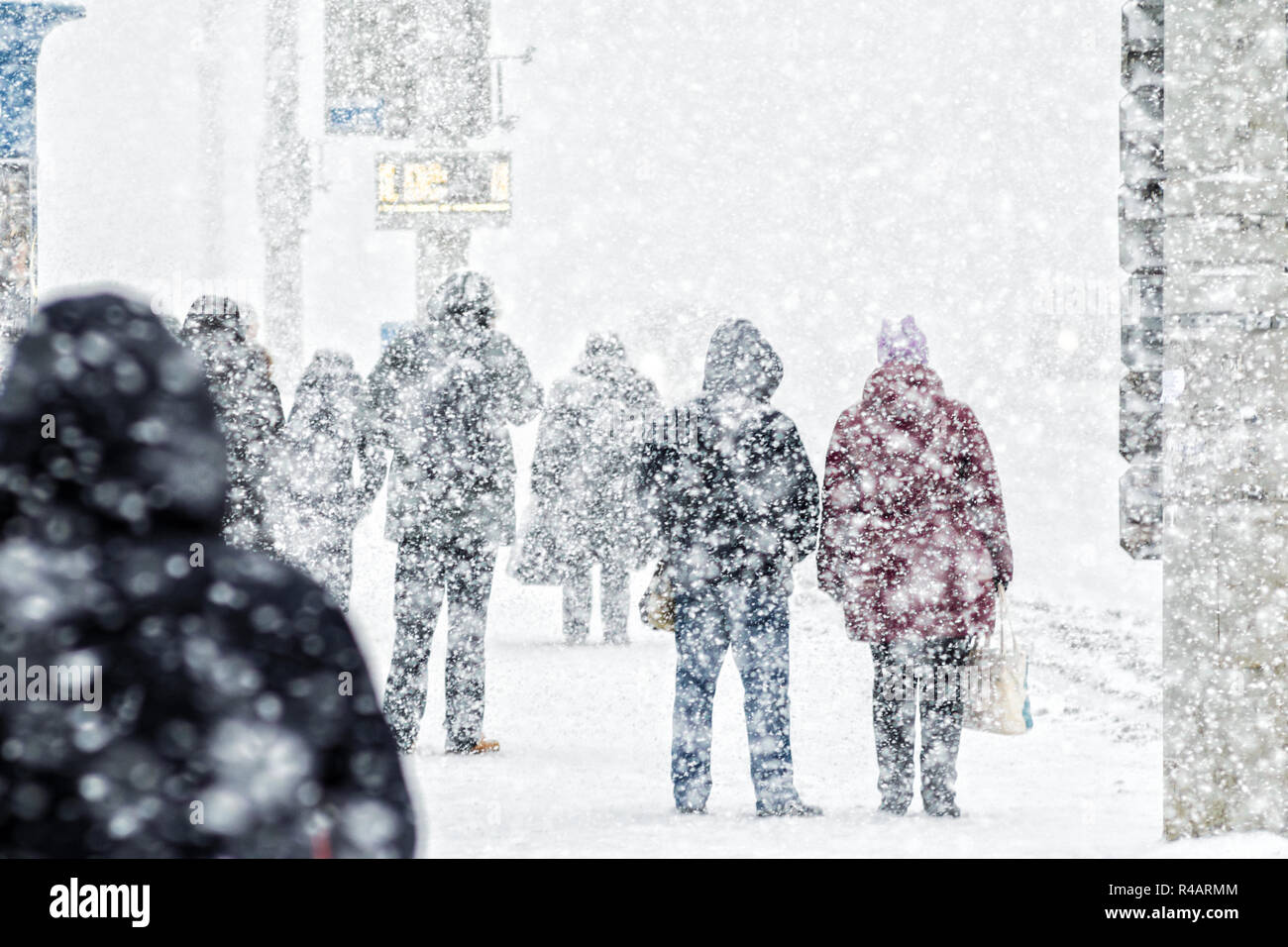 Frozen Bus Stop Stock Photos & Frozen Bus Stop Stock Images - Alamy