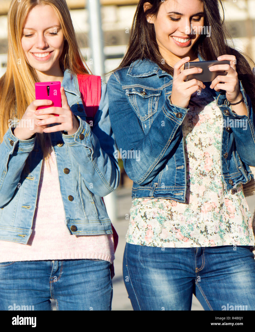 University student friends chatting laughing hi-res stock photography ...