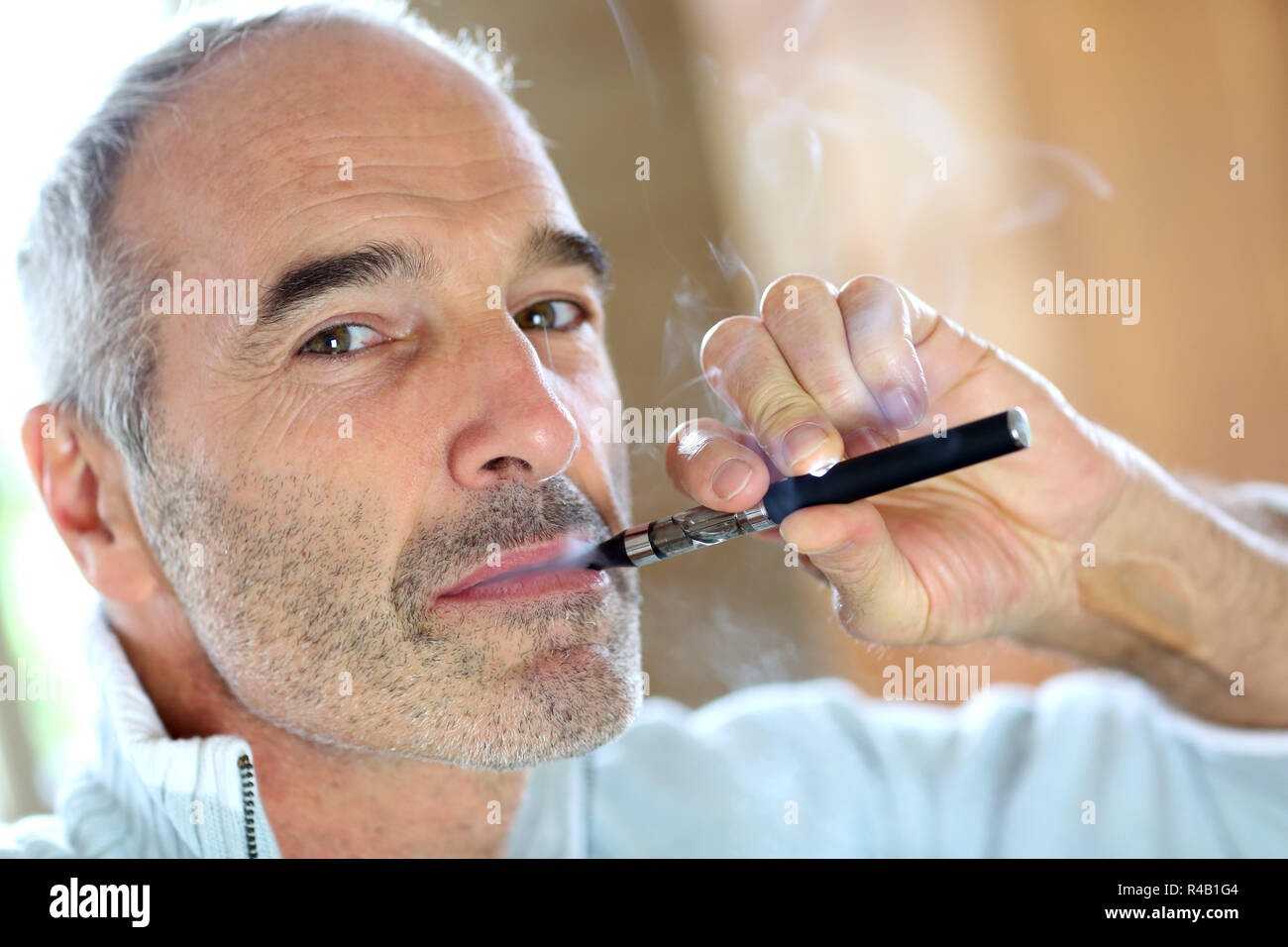 Portrait of senior smoker with electronic cigarette Stock Photo - Alamy