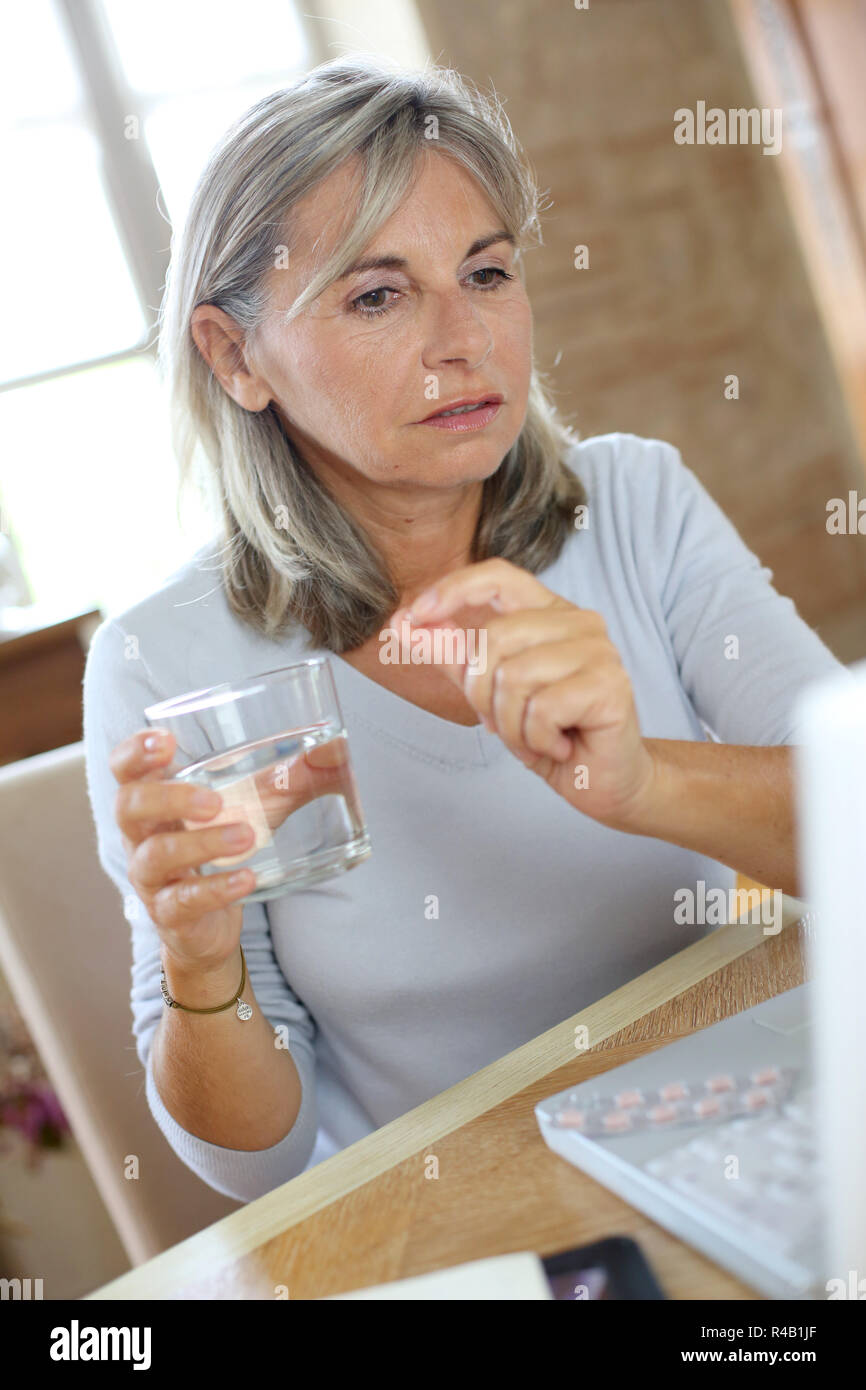 Reading medication instructions hi-res stock photography and images - Alamy