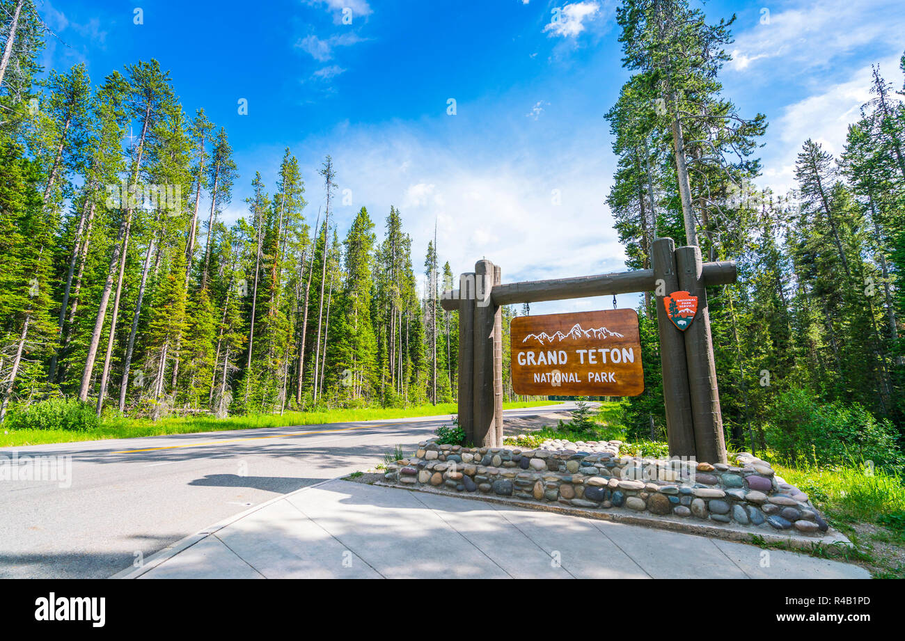 grand teton national park sign in entrance area Stock Photo - Alamy